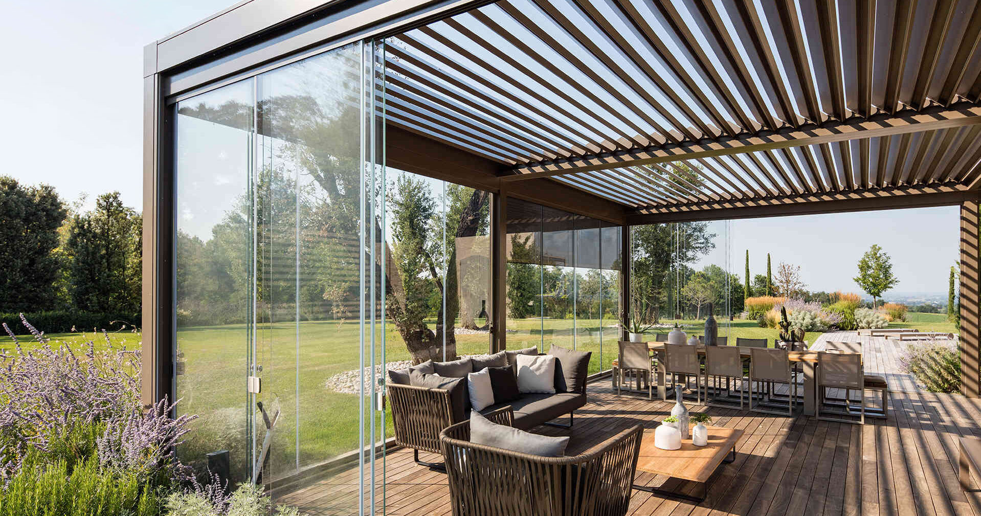 Pergolas in the UK – Pergolas for Terraces, Restaurants, and Private Homes